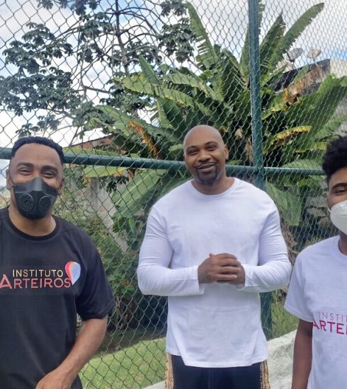 MV Bill é padrinho de pré vestibular gratuito na Cidade de Deus ...